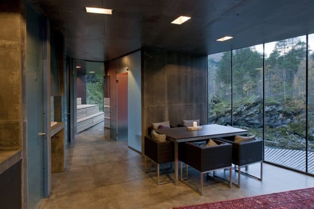 Is it Real? The Futuristic, Secluded Ex Machina House