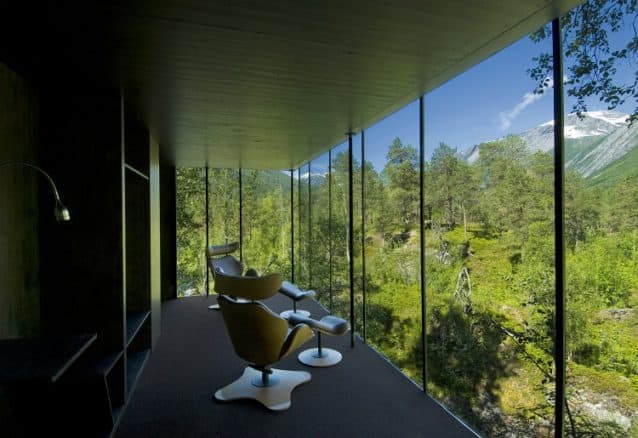 Is it Real? The Futuristic, Secluded Ex Machina House