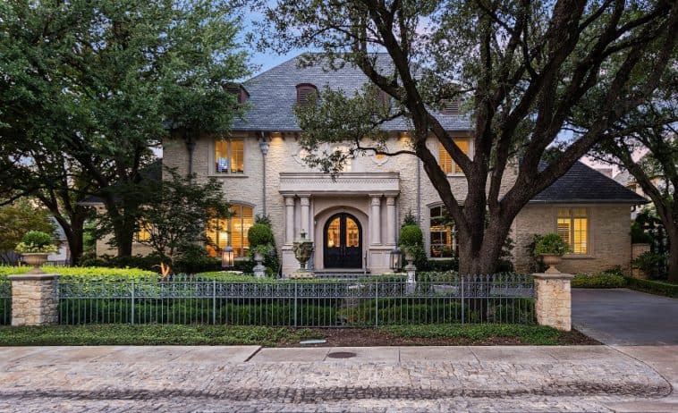 Joe Rogan's House in Austin is a $14.4M Lakeside Retreat (PHOTOS)