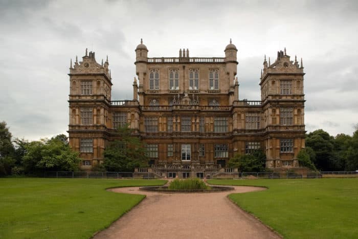 Bruce Wayne’s manor in Christopher Nolan’s Dark Knight trilogy is a ...
