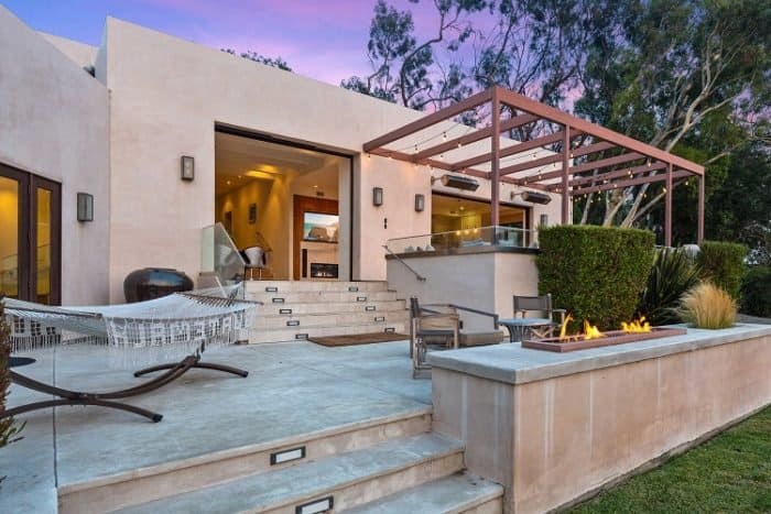 Check Out this Beautiful House the Hemsworth Brothers Just Sold in Malibu