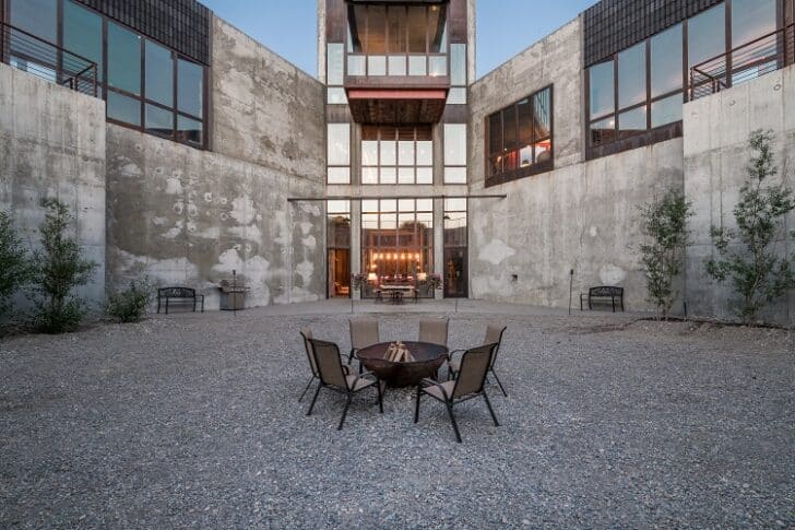 Cool Listings: A Starship-Like Home that Celebrates Both the Future ...