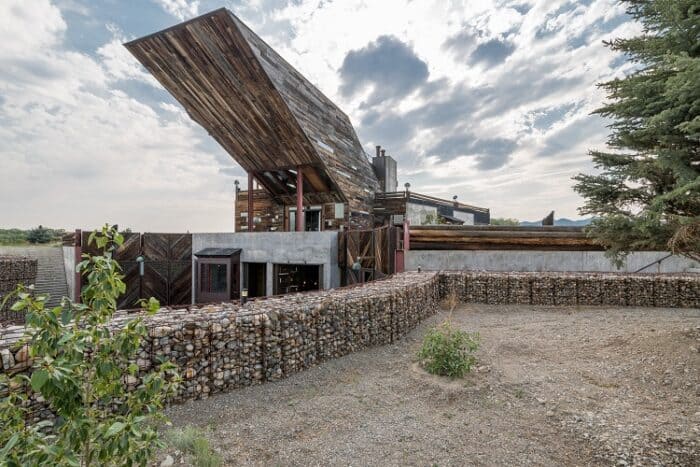 Cool Listings: A Starship-Like Home that Celebrates Both the Future ...