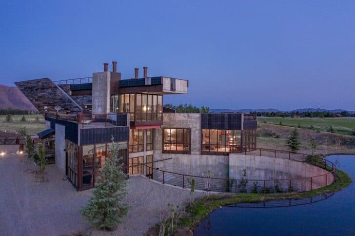 Cool Listings: A Starship-Like Home that Celebrates Both the Future ...