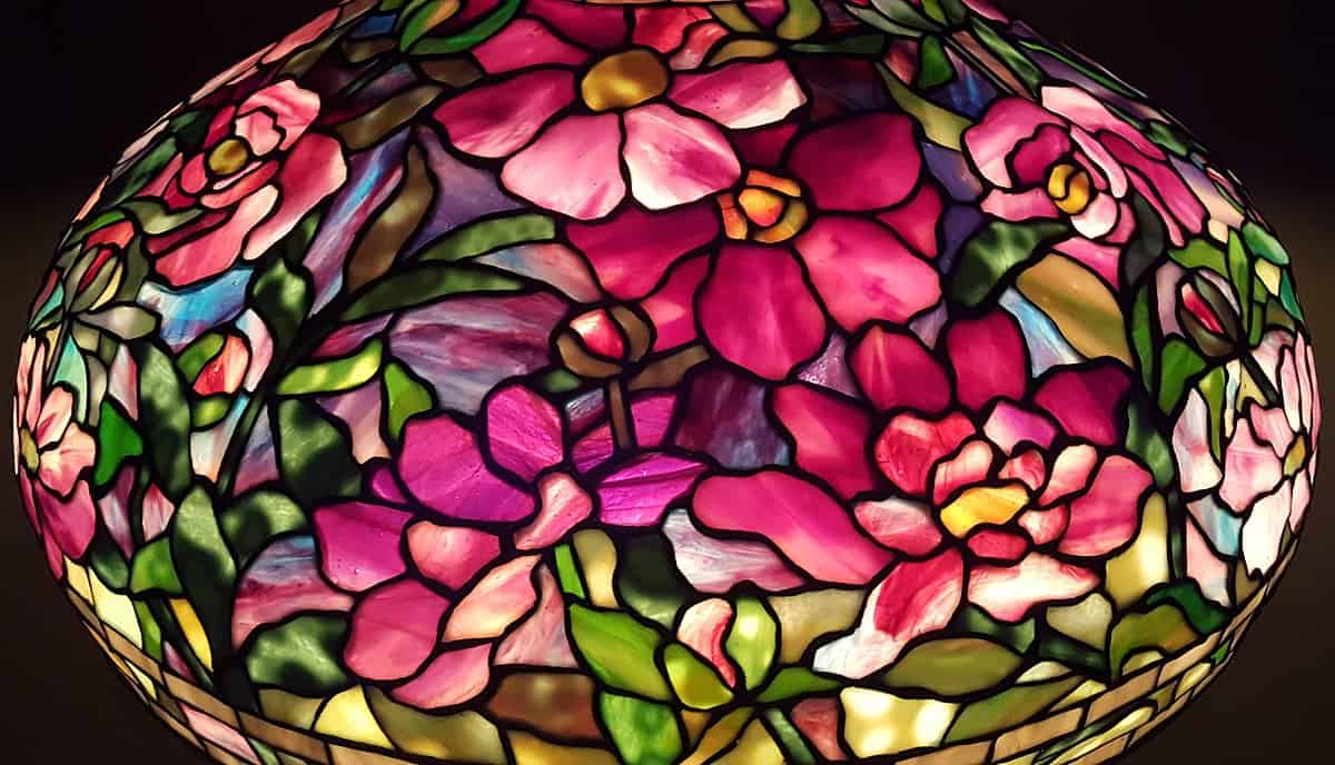 10 Beautiful Tiffany-Style Floor Lamps to Light Up Your Home