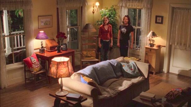 Is the 'Gilmore Girls' House Real? Lorelai And Rory’s Cozy Stars Hollow ...