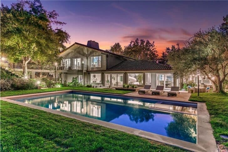 Joe Rogan's house in Austin is a $14.4M lakeside retreat (PHOTOS)