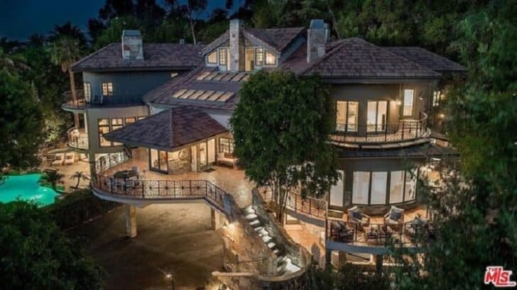 Selena Gomez ' s Huis in Los Angeles Heeft een Ster-Bezaaid, bewogen ...