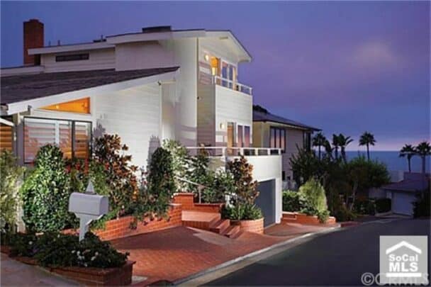 Where Does Warren Buffett Live? The Billionaire's Modest Home in Omaha