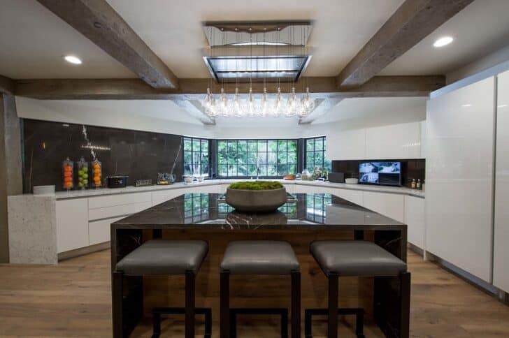 Take a look inside Machine Gun Kelly's house, bought from Youtuber ...