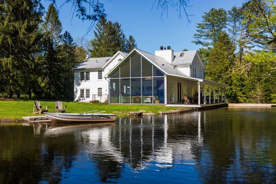 This Floating Farmhouse in the Catskills dates back to the 1820s, but ...