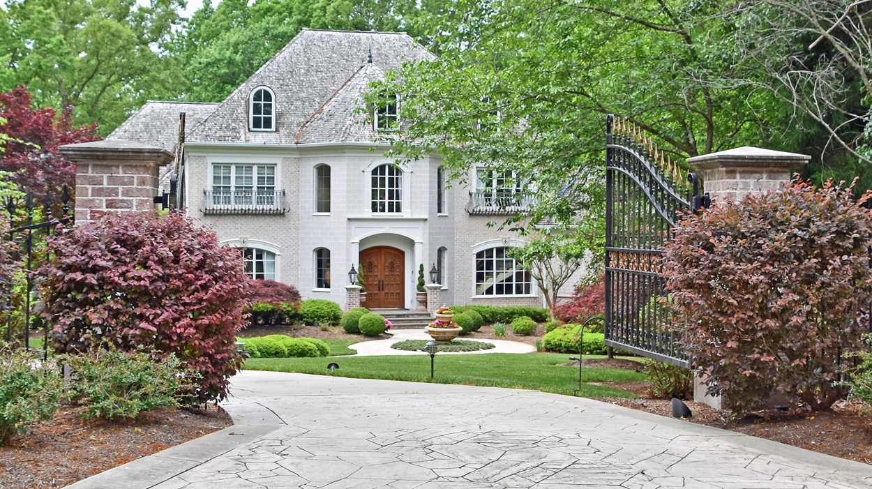 18 details interior designers always notice right away